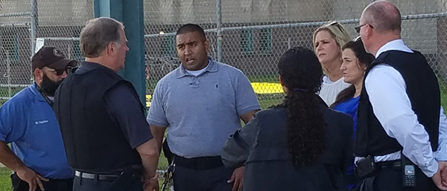 BOP: Director Visits Locations in the South Central Region